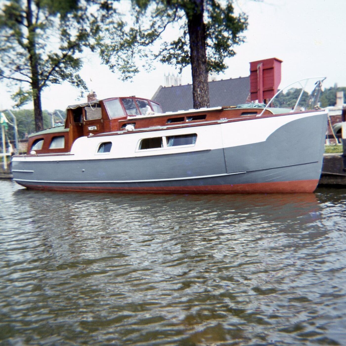 SURVEYING A TEN TON WOODEN BUILT BROADS CRUISER IN 1972....... Ivy ...